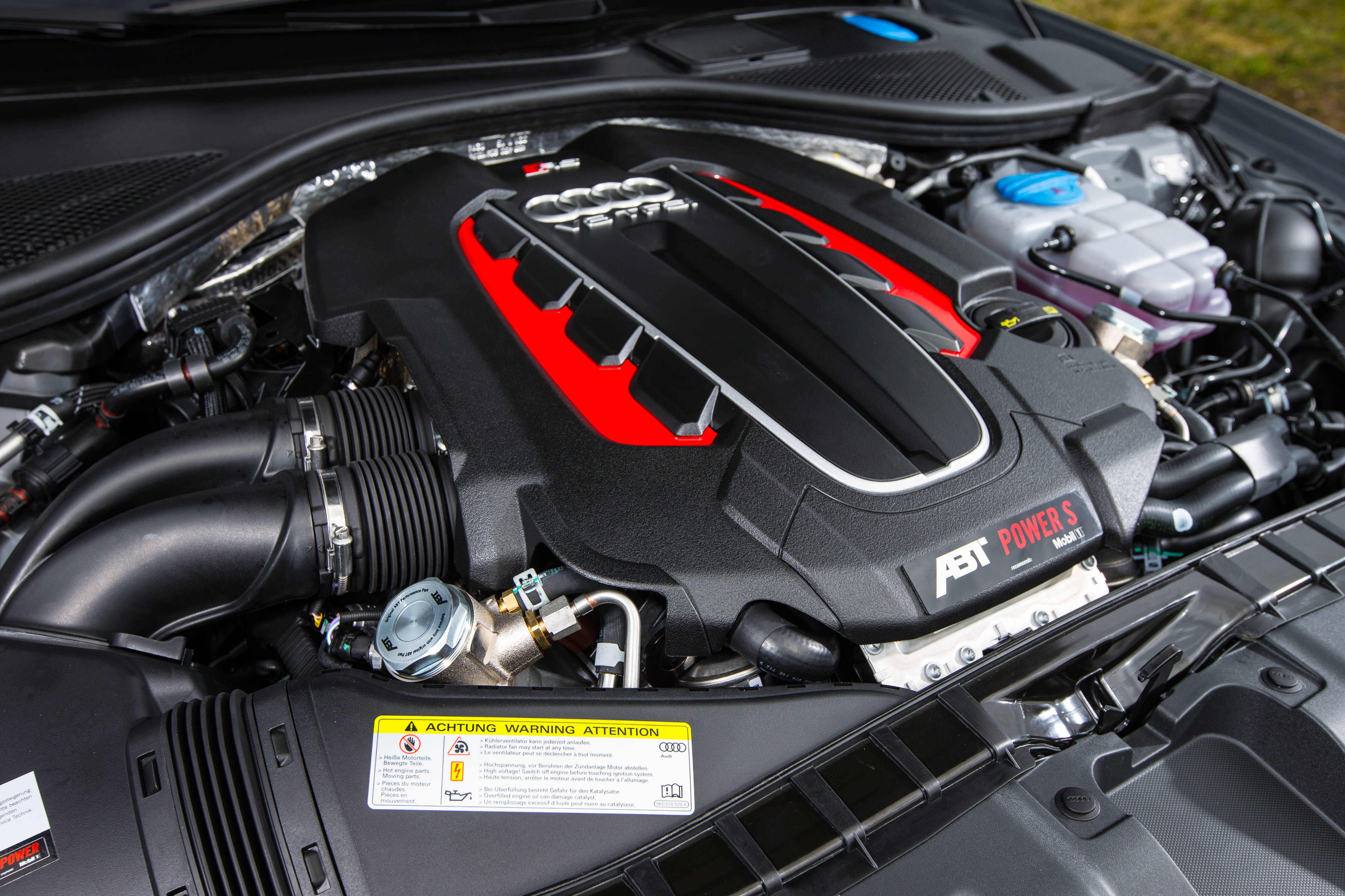 ESSEN MOTOR SHOW 2016: Fast, powerful and very rare – the ABT RS6 “1 of ...