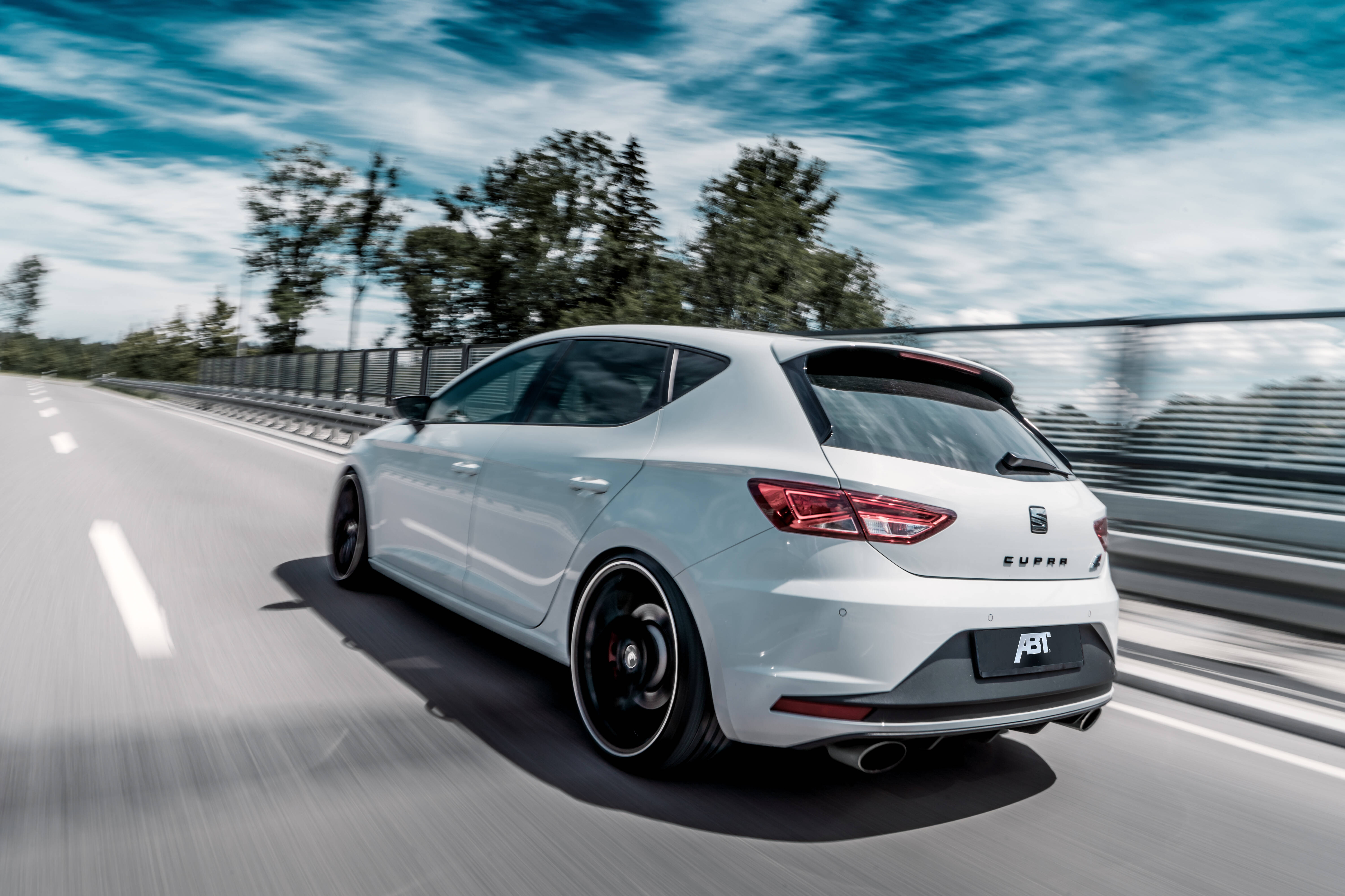 "Leon King": ABT mobilizes 370 HP in the ST CUPRA 300 Carbon Edition ...